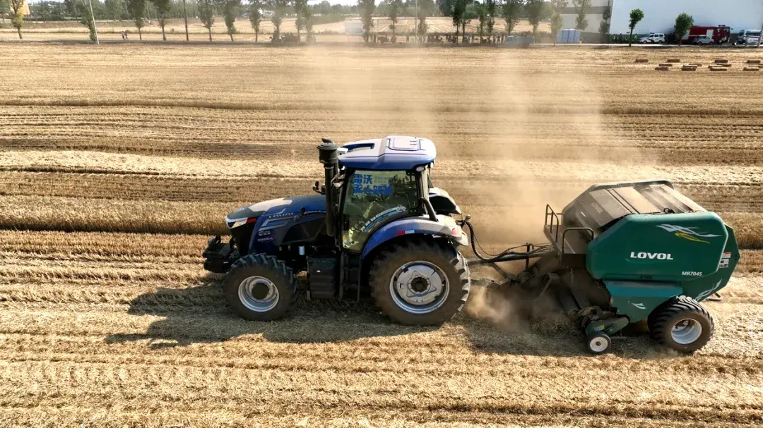 LOVOL Unveils Smart Farming Breakthrough: 460HP Harvester & Autonomous